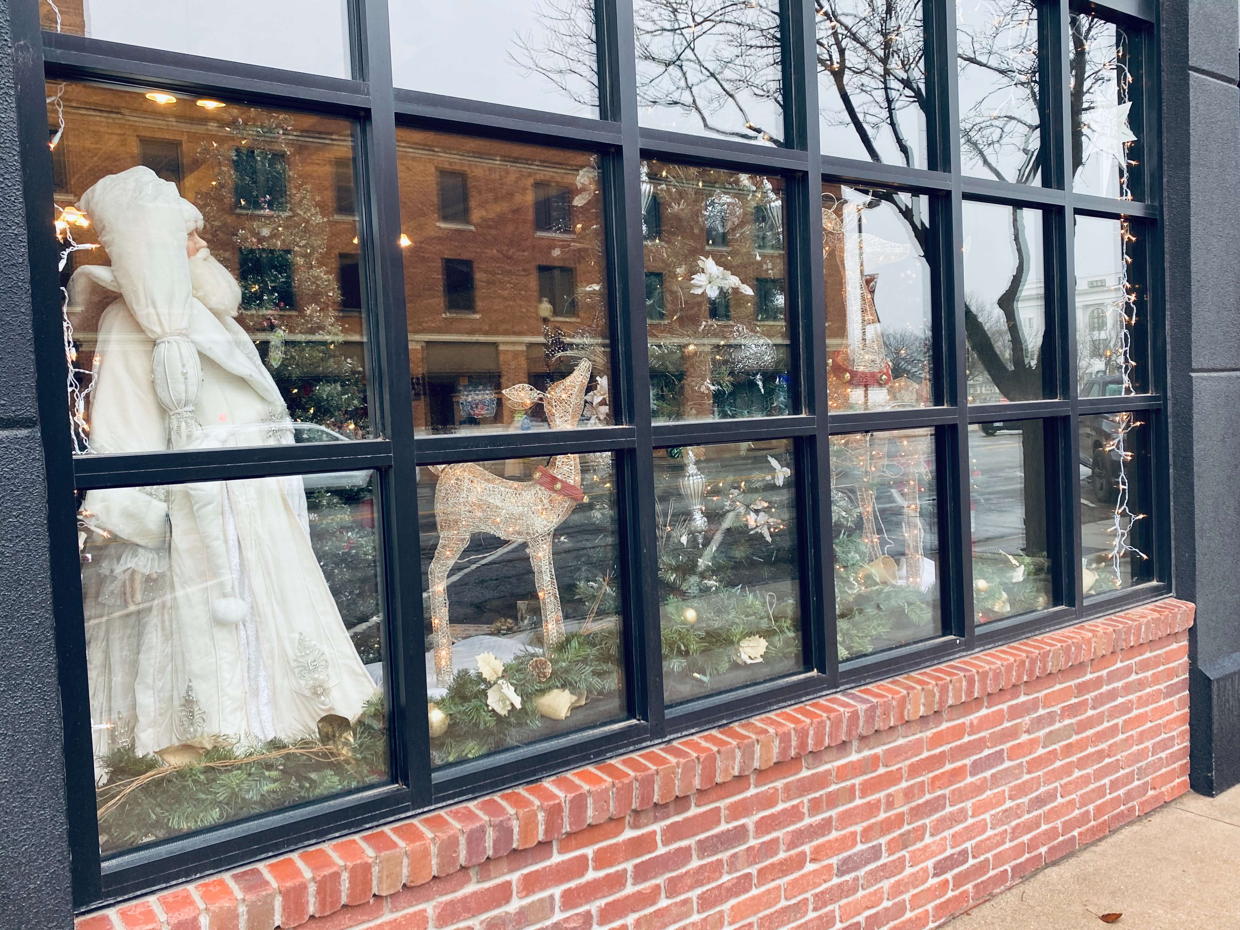 Great Bend Alive takes reins of Downtown Christmas Window Decorating ...