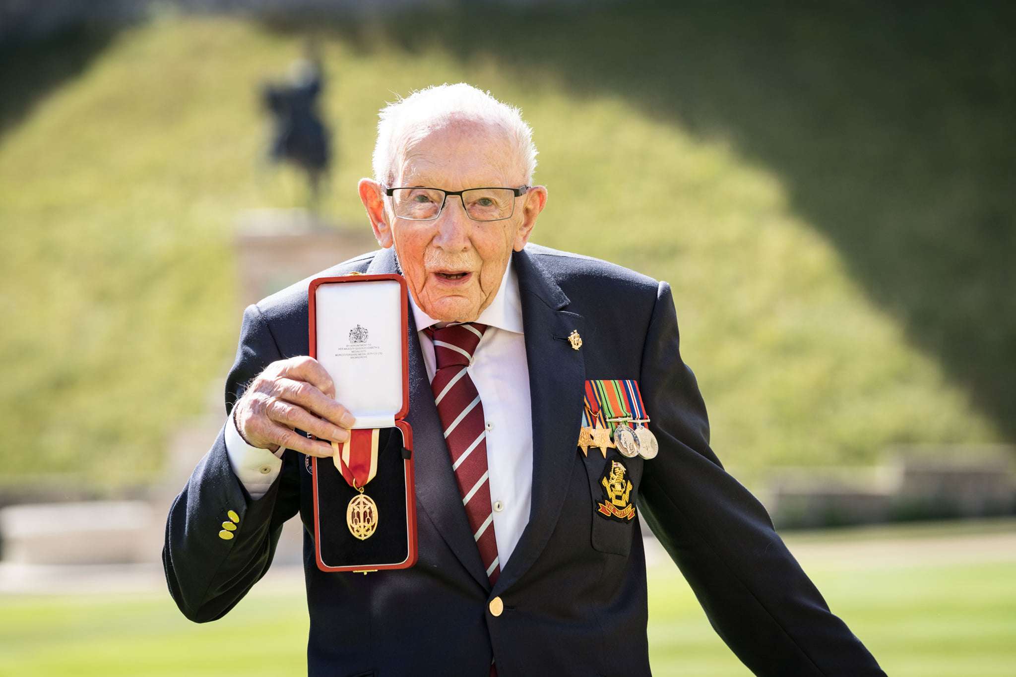 Queen makes Capt. Tom a knight at 100, no kneeling required