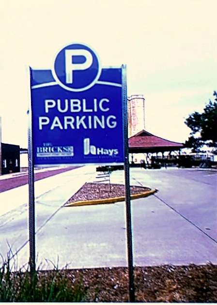 🎥 City Progress Report: New signs indicate free public parking in ...