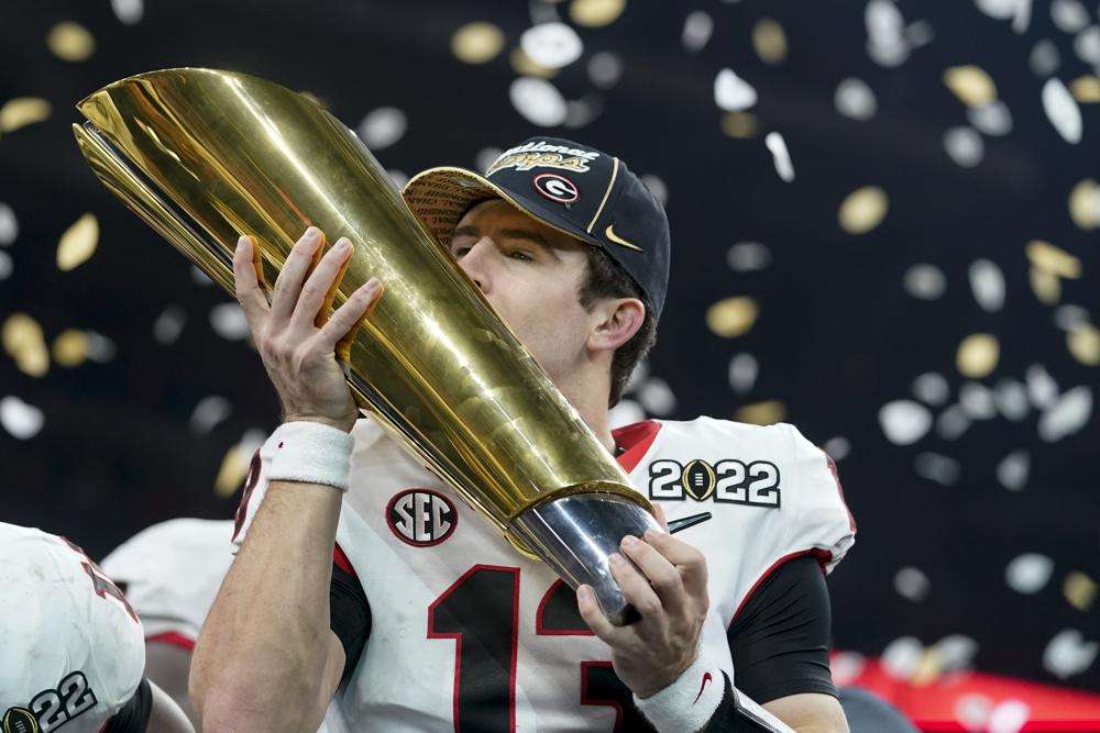 Georgia snaps 41-year title drought with 33-18 win over Bama