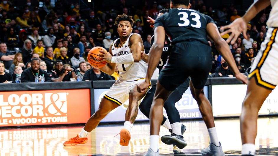🏀 DeJulius lifts Cincinnati past Wichita State
