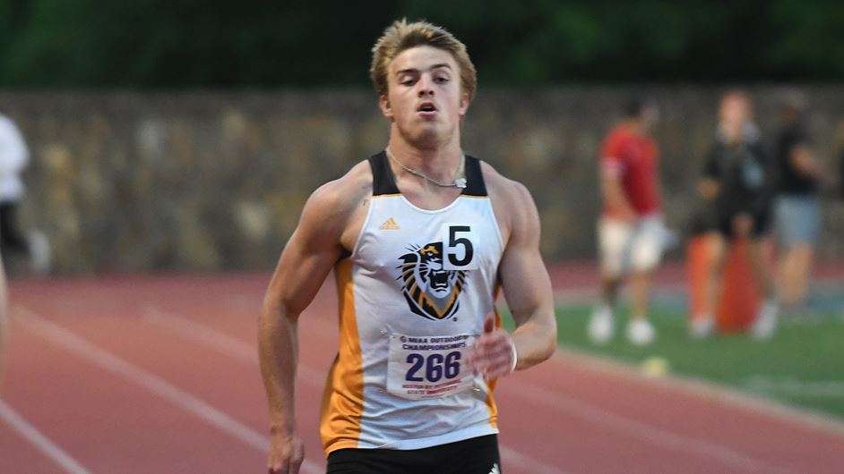 👟 FHSU ranked in the top 25 heading into conference championships