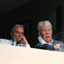 Royals fire hitting coach Bradshaw, promote Zumwalt to job