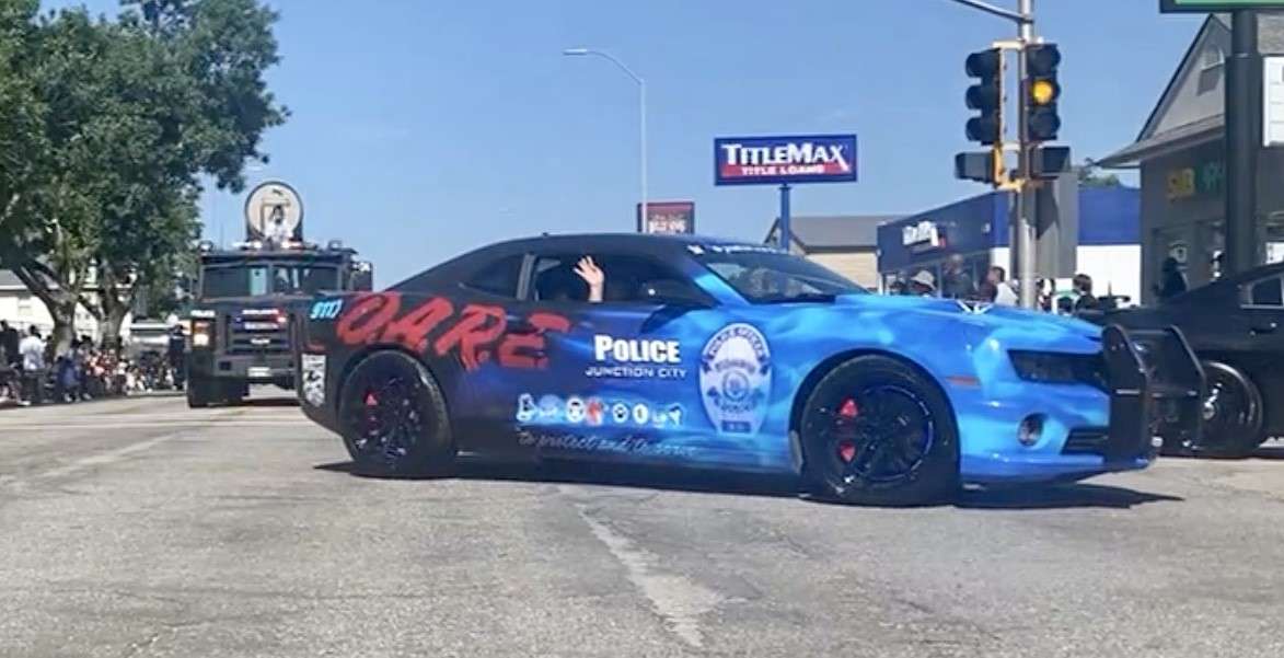 🎥: JCPD unveils new D.A.R.E. car during parade