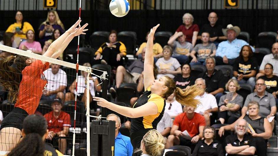 🏐 Tigers go 2-0 Saturday, finish weekend 3-1 overall