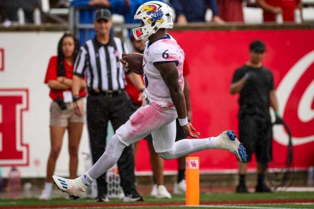 🏈 Daniels' 5 touchdowns power Kansas past Houston