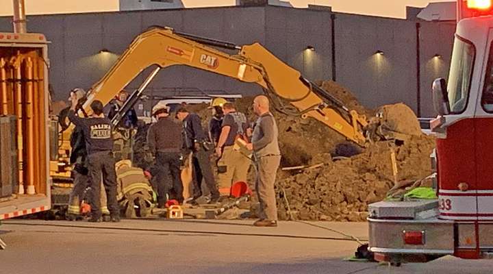 Emergency crews rescue 2 Kan. workers from trench collapse