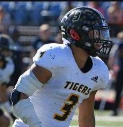 🏈 FHSU's Johnson named to D2CCA All-Region team