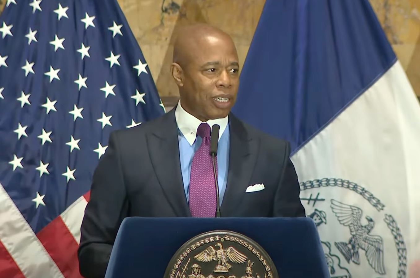 🎥Kansas governor asks New York City mayor for an apology
