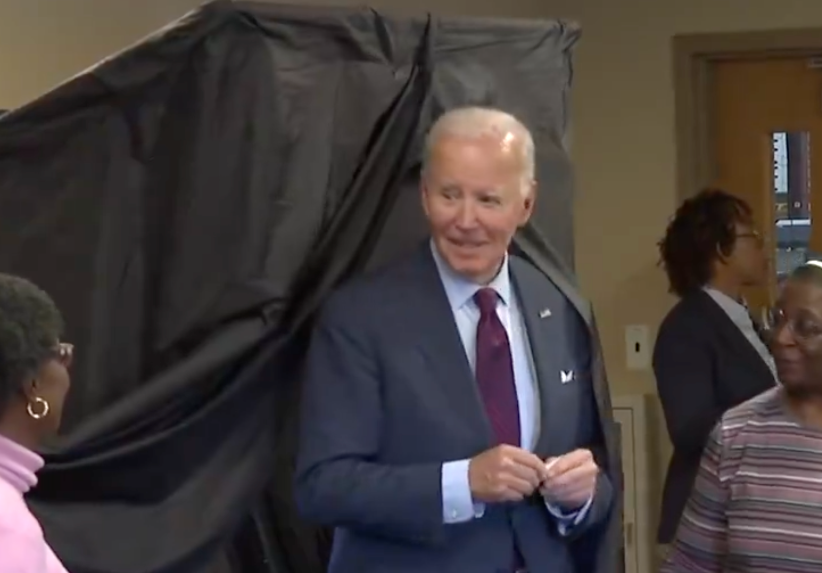 🎥President Biden waited in line to vote early in Delaware