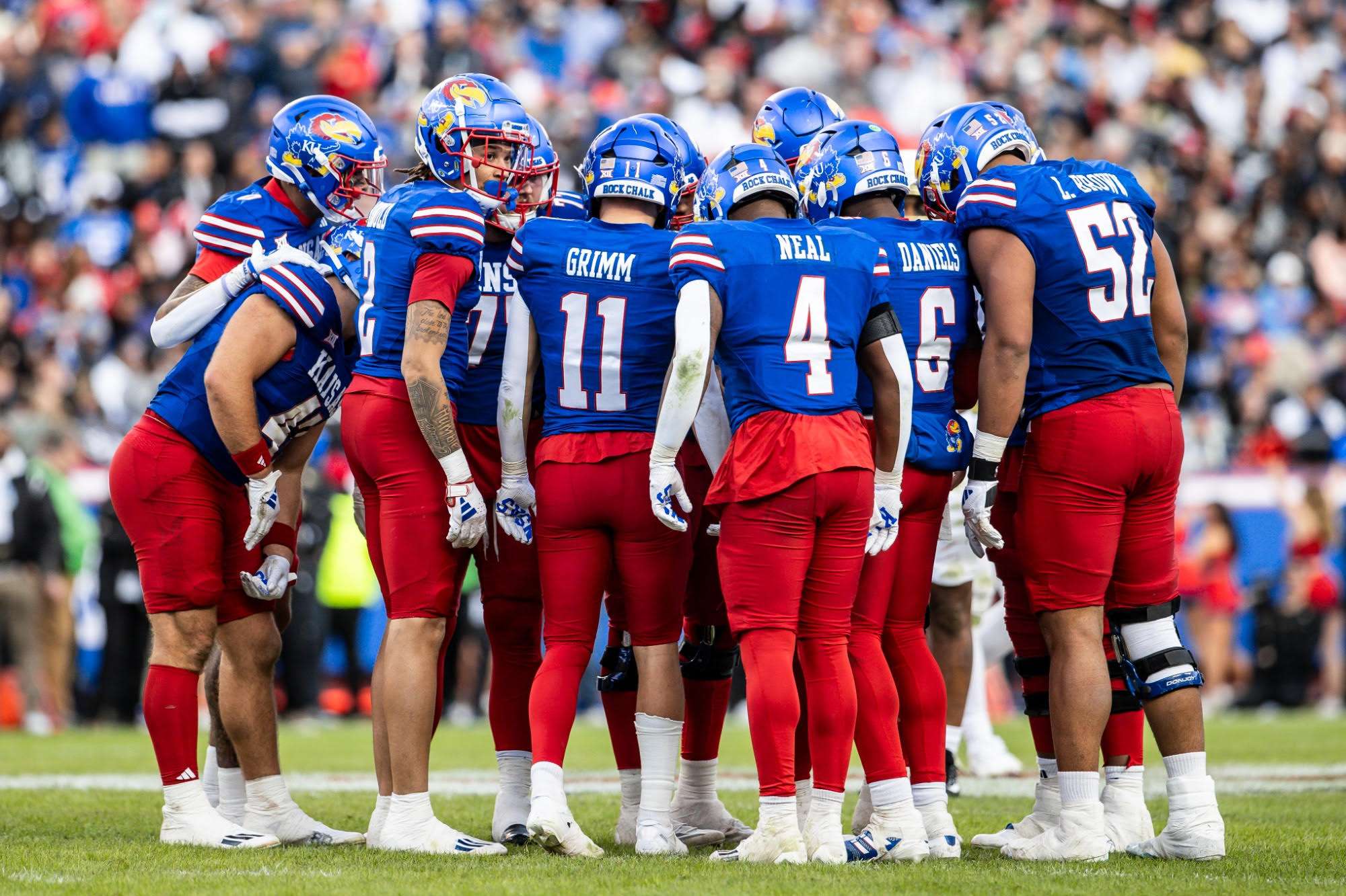 🏈 Kansas Set for Regular Season Finale at Baylor