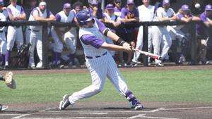 KWU Baseball completes sweep of No. 23 Tabor with 10-2 win in series finale