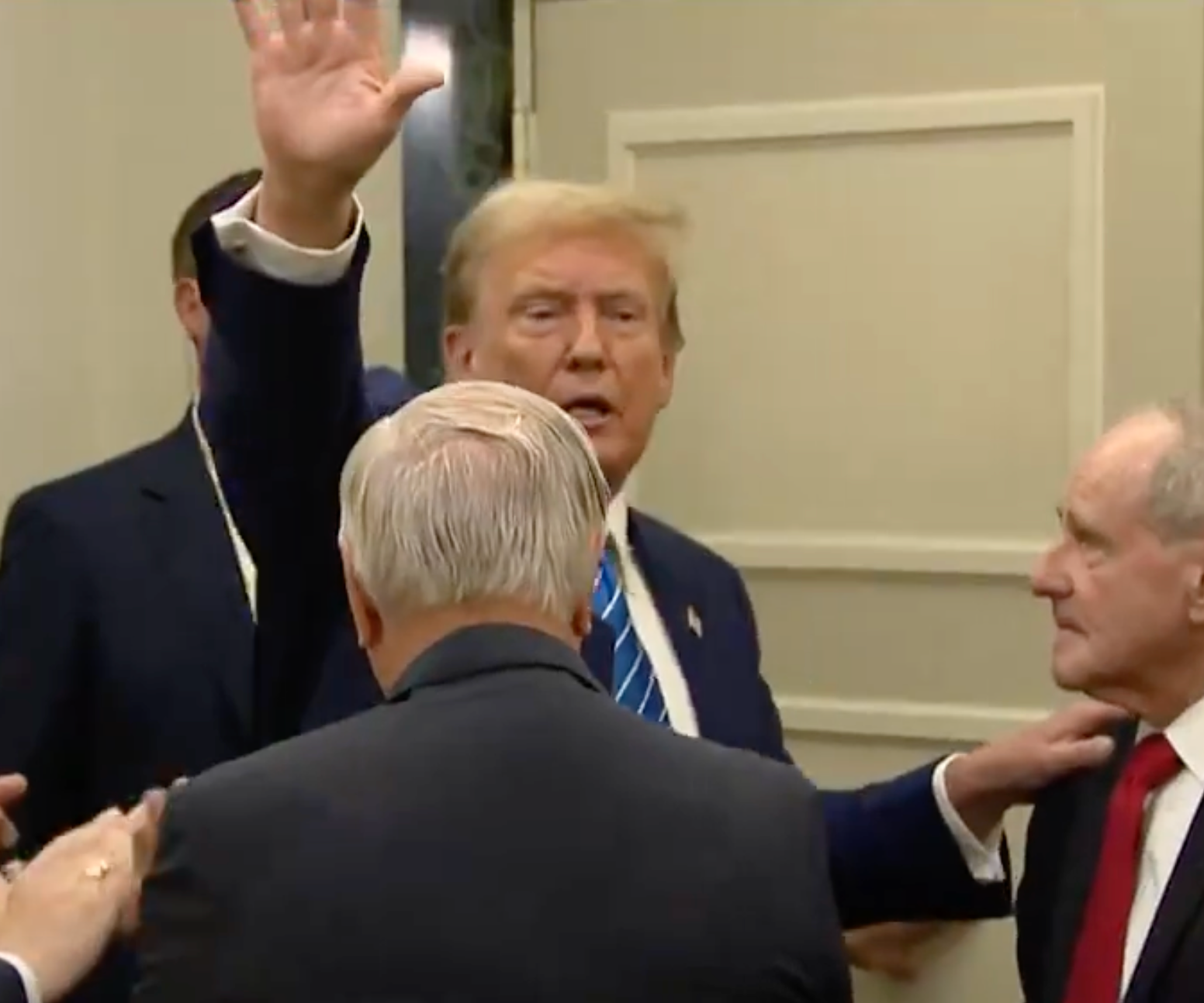 🎥 Cheers and a birthday cake as Trump returned to Capitol Hill