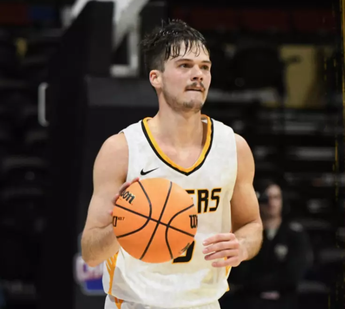 🏀 Hammeke named to D2CCA All-Central Region Team for second-straight year