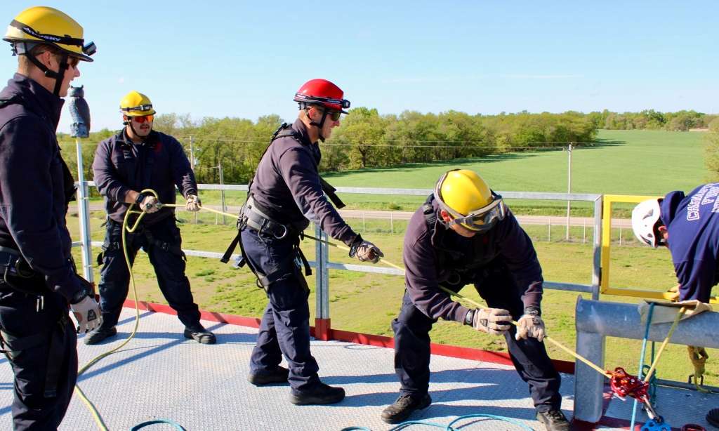 📷 Hays Fire Department conducts rope rescue training