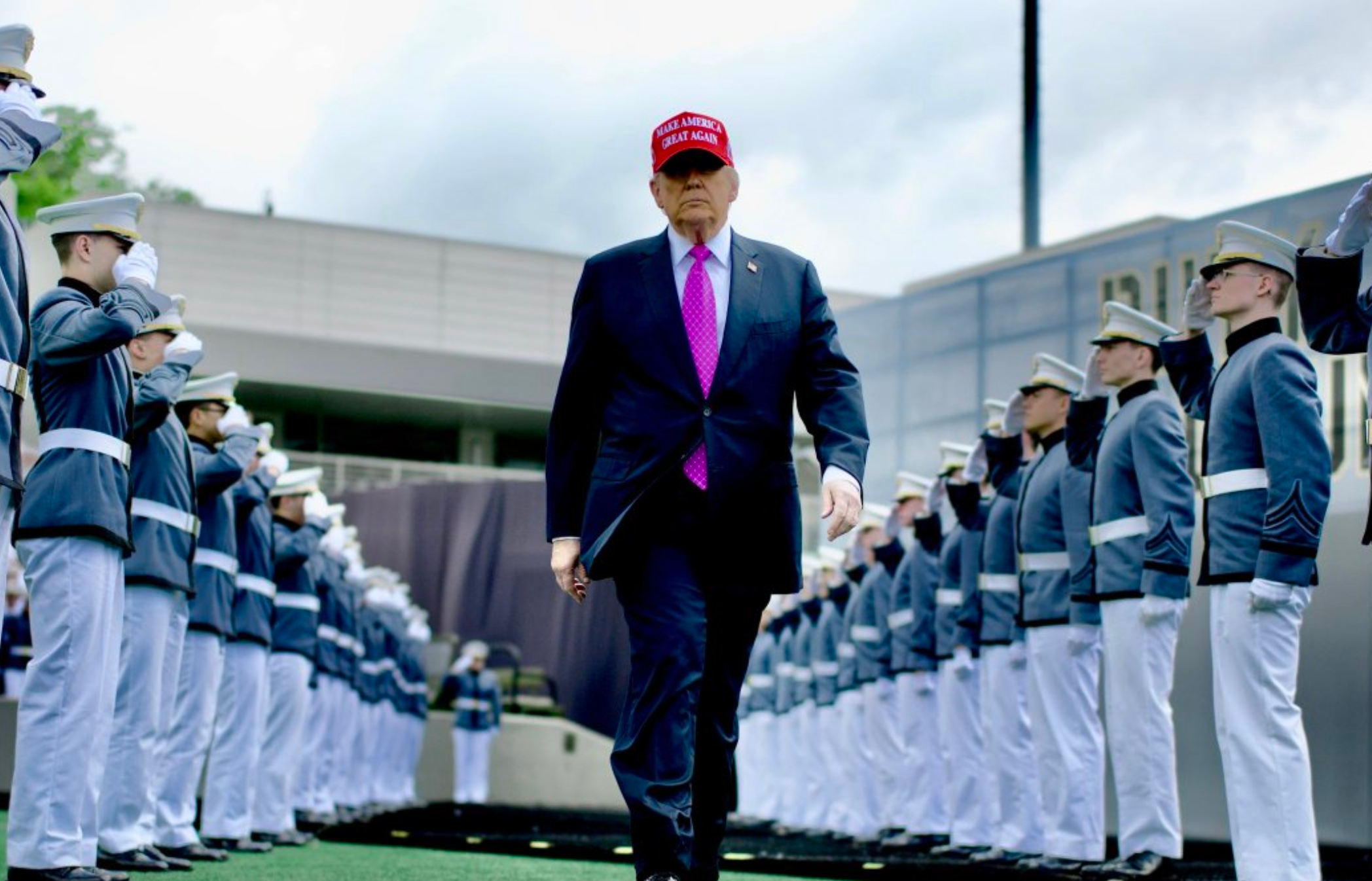 🎥Trump has fun with West Point cadets at commencement