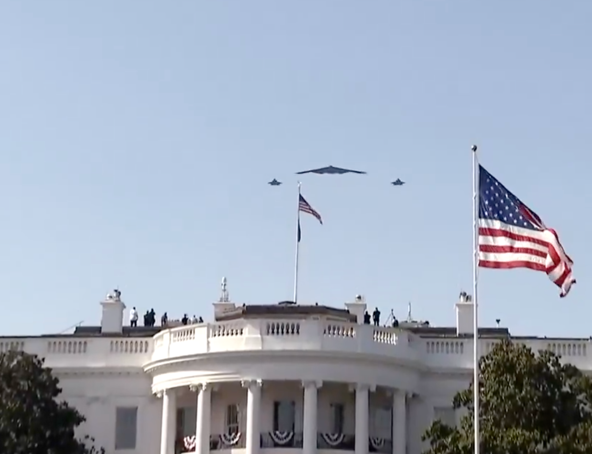 🎥 Dramatic flyover at White House Fourth of July picnic