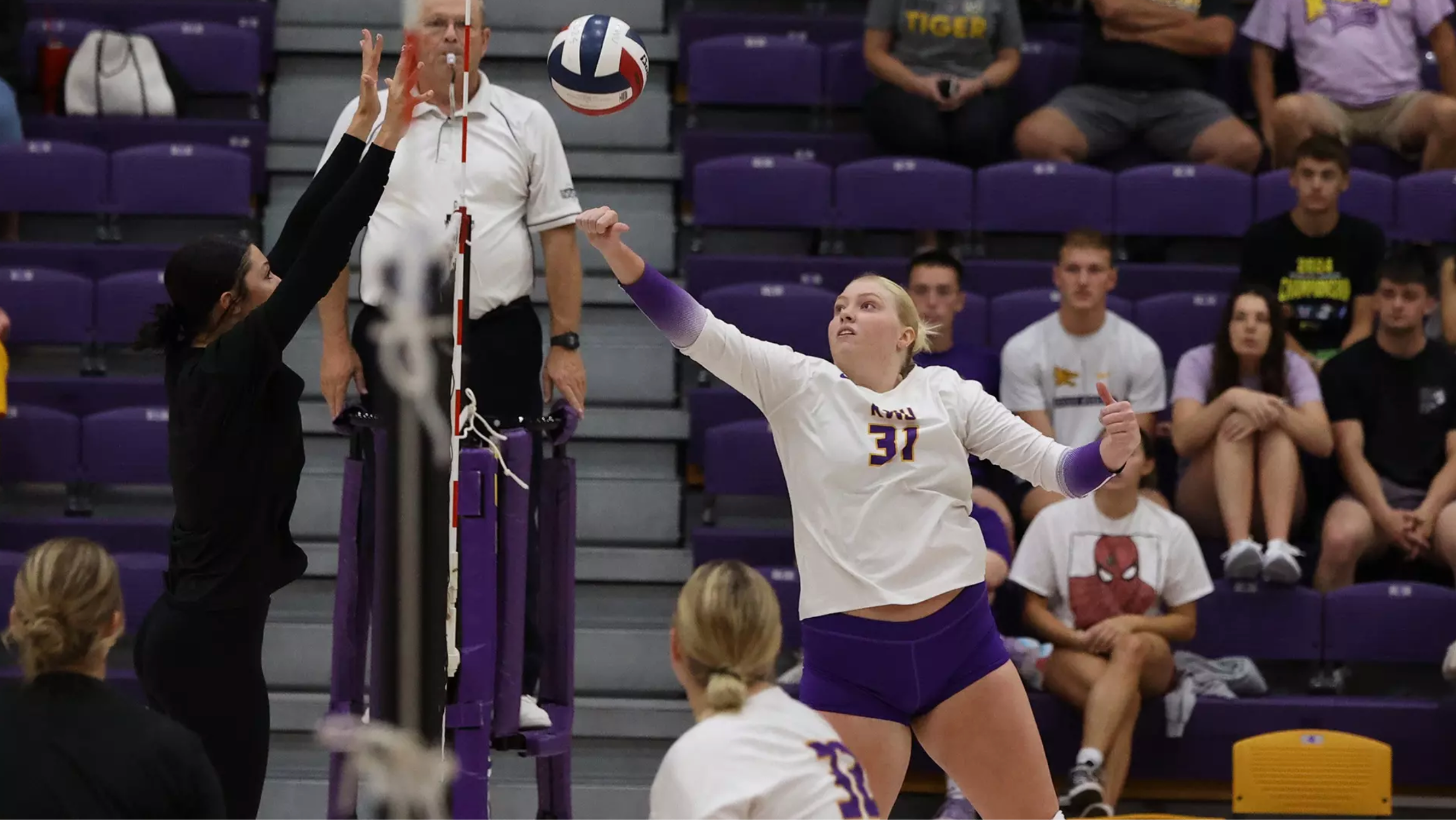 KWU Women's Volleyball splits matches to open season at Hastings