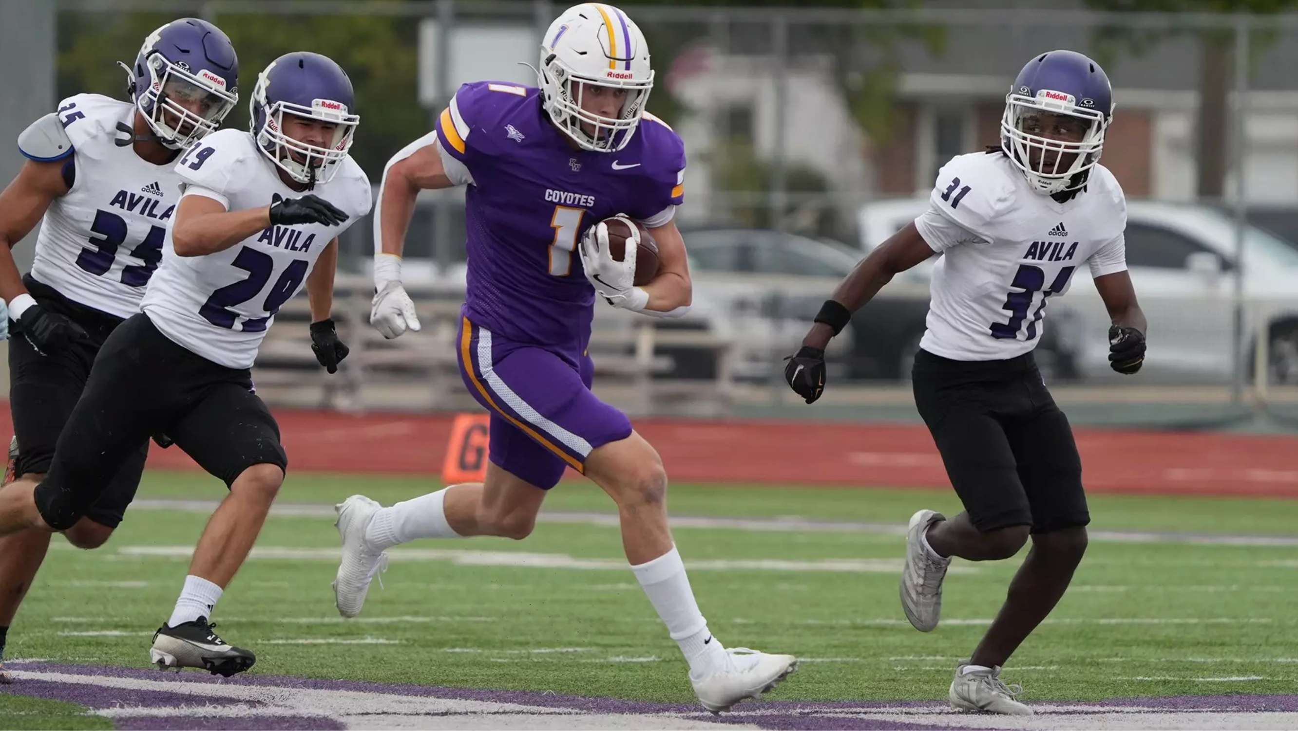 🏈 Coyotes improve to 4-0 after another outstanding performance